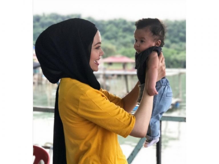 Dikecam Netizen Cakap Kasar Dengan Anak Tapi Ini Jawapan Syatilla