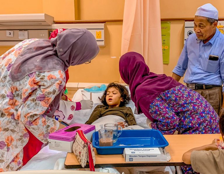 Gigi Reput & Gusi Membengkak, Kanak-kanak Ini Cabut 20 Batang Gigi ...