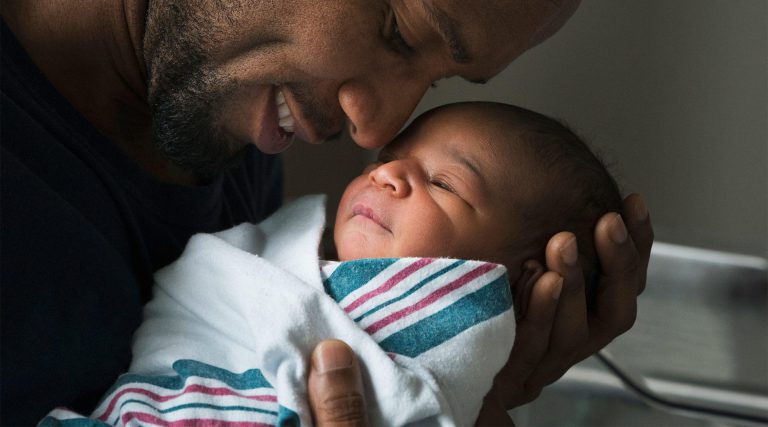 Lagi Masam Bau, Lagi Puas Kita 'Gomol'! Ini Sebab Kenapa Best Cium Anak