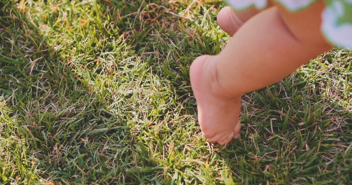 Anak Mula Jalan, Selalu Jengket Kaki Bukan Biasa. Bawa Keluar Pijak ...