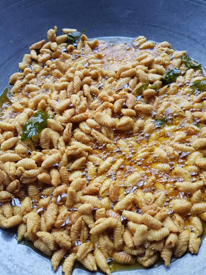 Kuih Siput Ranggup Cukup Rasa Rempah & Aroma Daun Kari. Sekali Makan ...