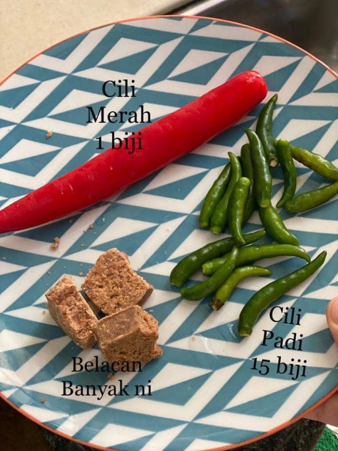 Sambal Belacan Campur Perahan Limau Nipis. Makan Dengan Nasi Lauk Ikan ...