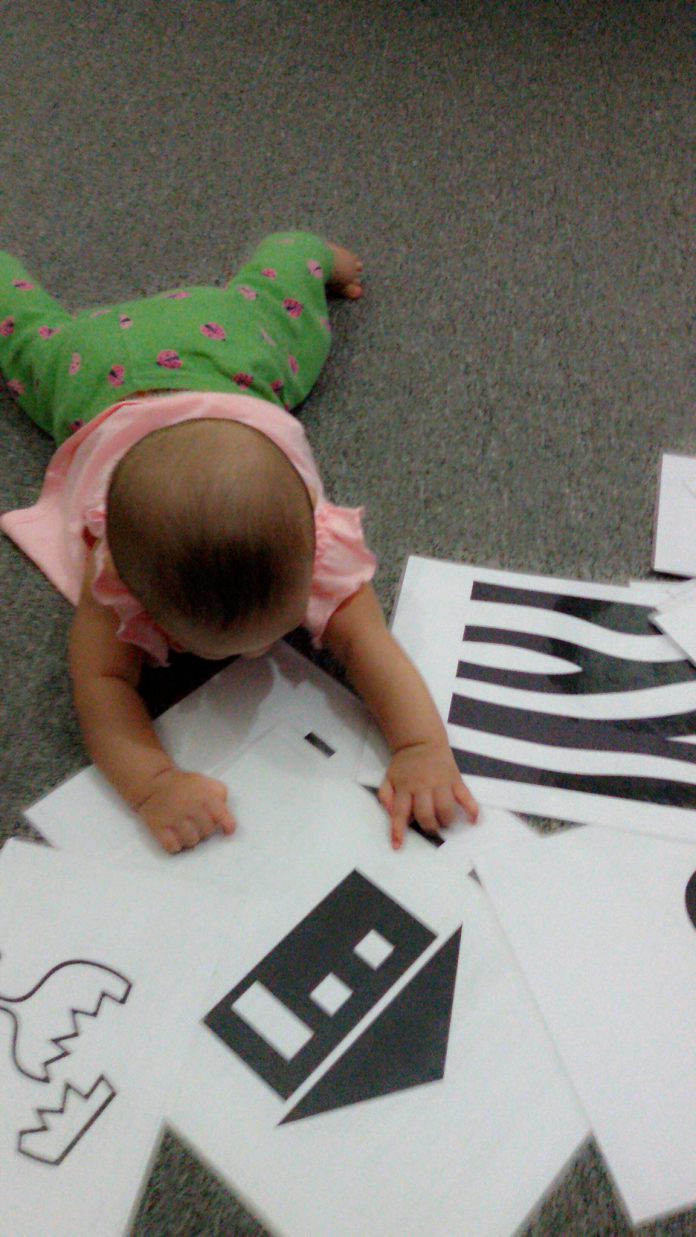 Nampak 3 Warna Saja, Rangsang Mata Bayi Guna Kad Visual Stimulasi ...