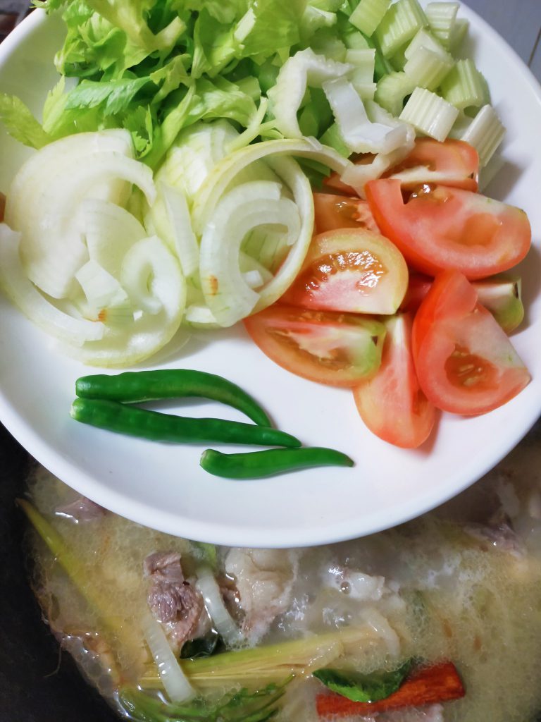Sup Daging Siam Meletup! Menu Pembuka Selera Ringkas, Cukup Pedas & Masam