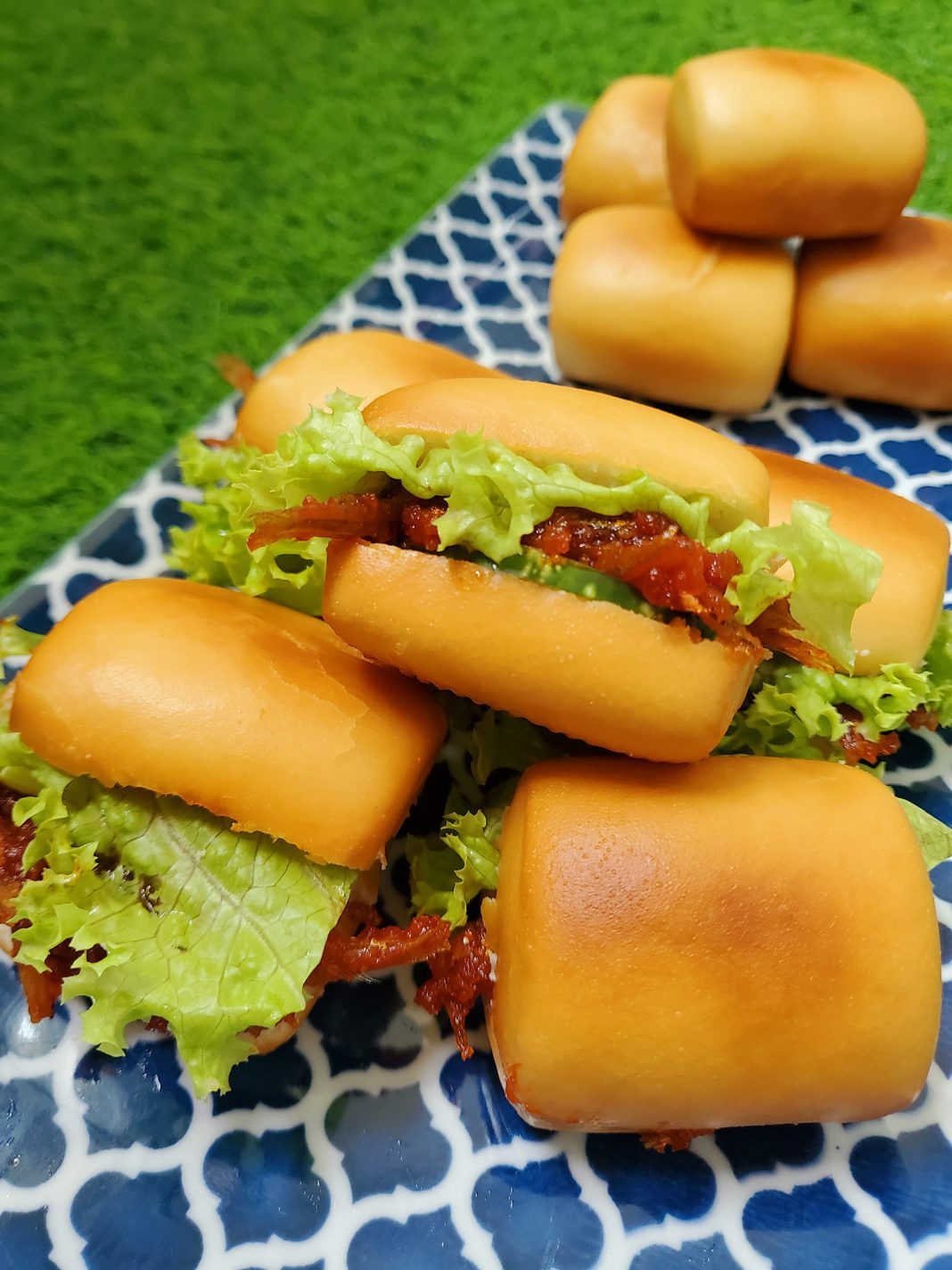 Tak Perlu Susah Uli Doh. Guna Roti Mantou, Dah Jadi Burger Malaysia ...