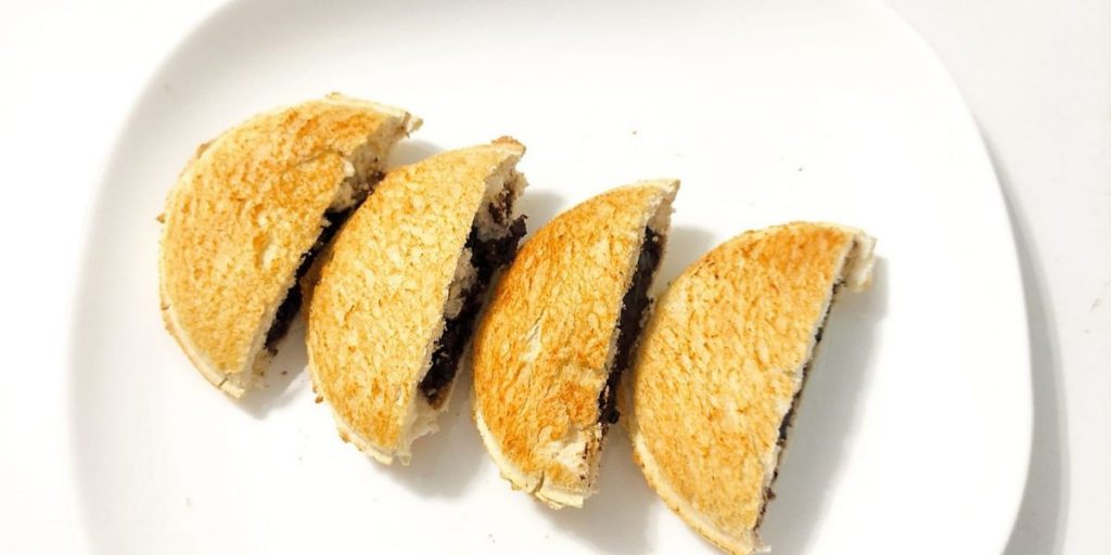 Mudahnya Buat Pizza Guna Roti Sandwich, Cuma Perlu 4 Bahan, Sedap!