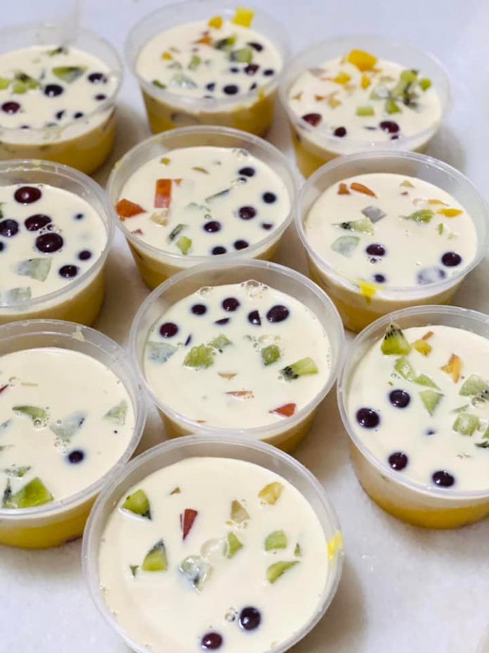 Cara Buat Puding Koktail Berkuah, Kacau Sampai Berkilat, Tabur Buah Segar!