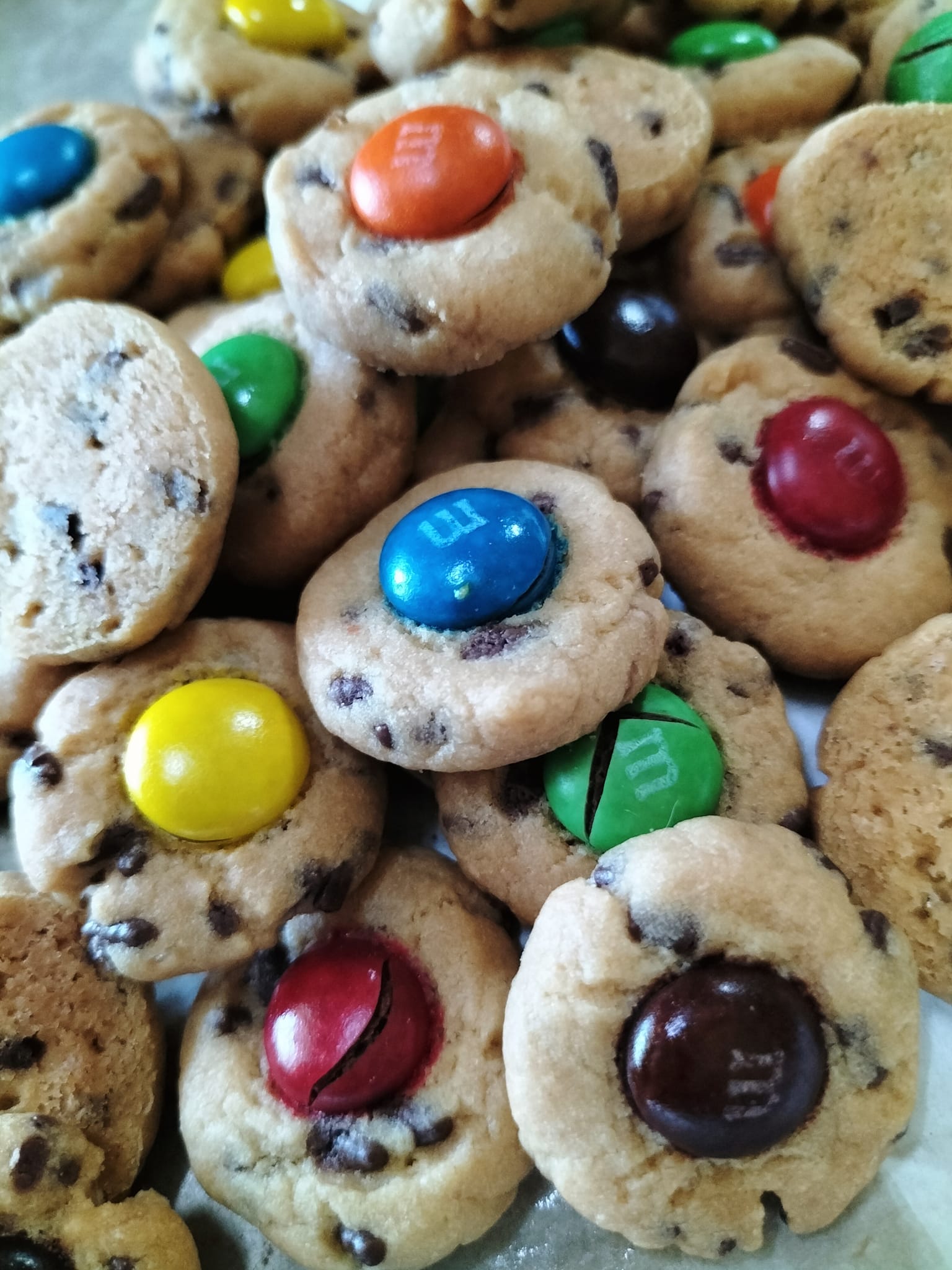 Resipi Biskut Coklat Chip Ala Famous Amos Paling Senang, Kacau Terus Bakar!