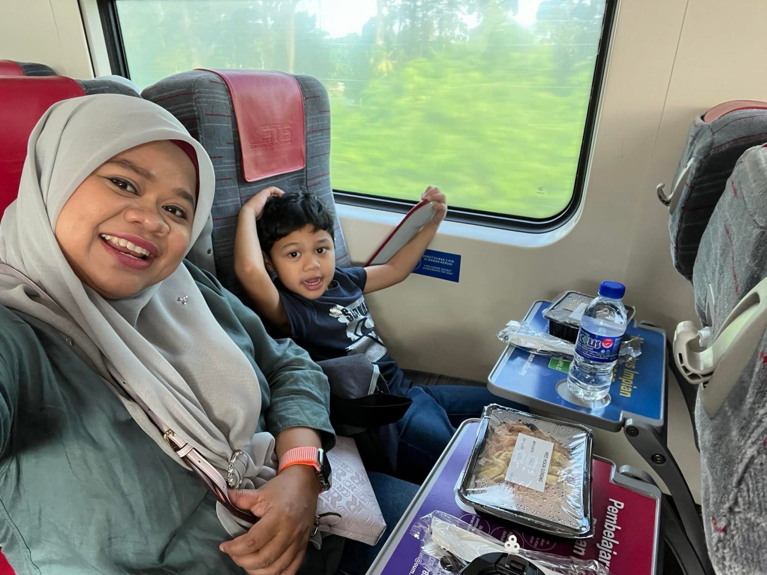 "Naik ETS, Feri & Bas" Ibu Kongsi Tip Percutian Backpack Dengan Anak Kecil