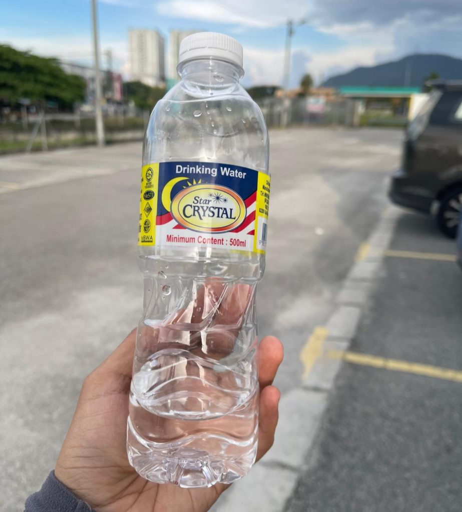 Elak Anak Minum Air Botol Plastik Dalam Kereta Waktu Tengah Panas, Ini ...