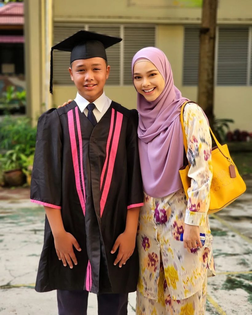 "Tahniah Anak Mama" Anak Dapat Anugerah Kecemerlangan Akademik, Sari ...