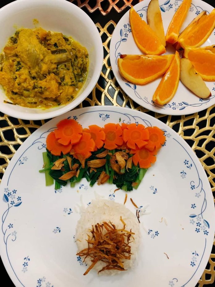 Resipi Rendang Ayam Versi Ibu Pantang. Ada Letak Daun Cekur, Memang ...