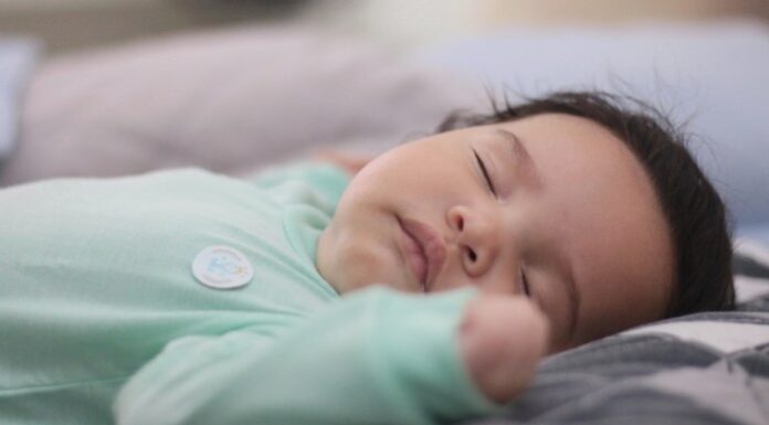 'Skin To Skin' Rawat Anak Waktu Demam, Suhu Badan Jadi Terkawal!