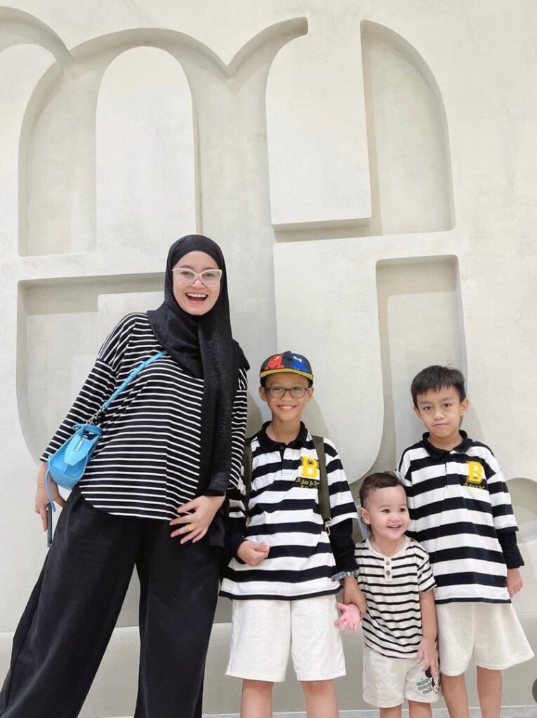 Intan Salleh Hamil Pun Nampak Cantik, Kongsi Gambar Dengan Anak-anak ...